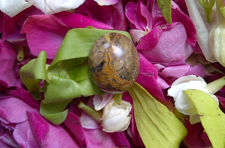 Pengertian Mustika, Makna, dan Kekuatan Gaib