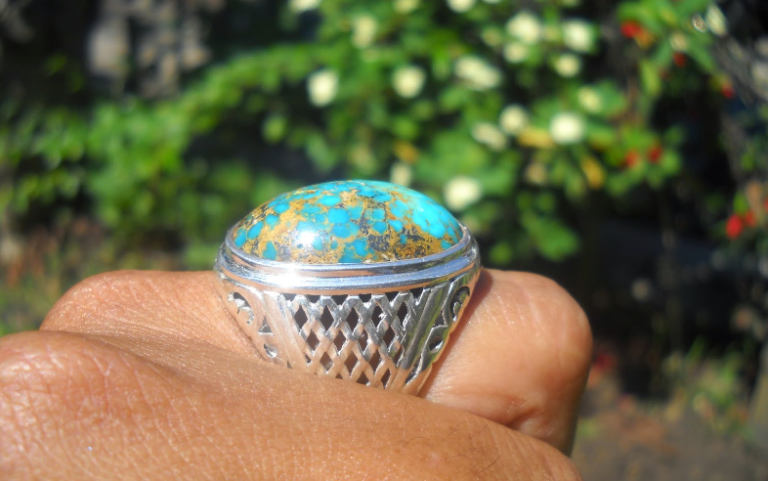 Membedah Ciri - Ciri Batu Pirus yang Asli dan Khasiatnya