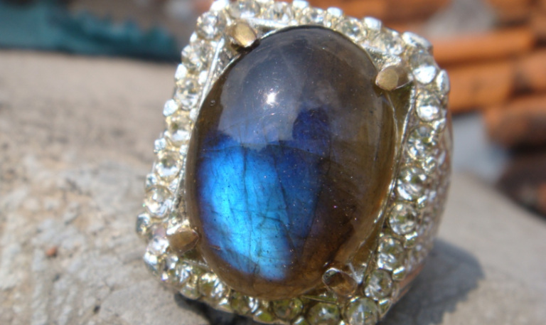 Keindahan Batu Labrador dan Asal Usulnya yang Menakjubkan