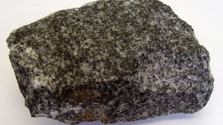 Manfaat Batuan Gabro dan Proses Pembentukannya - Hasiltani.id