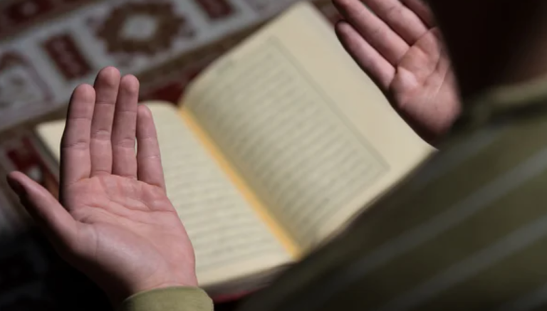 Keutamaan dan Manfaat Asmaul Husna Dzikir Al-Bashir